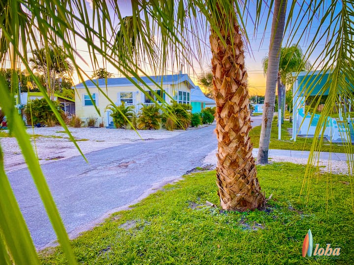 Pinecraft Cottage Tiny Home - Sarasota, FL