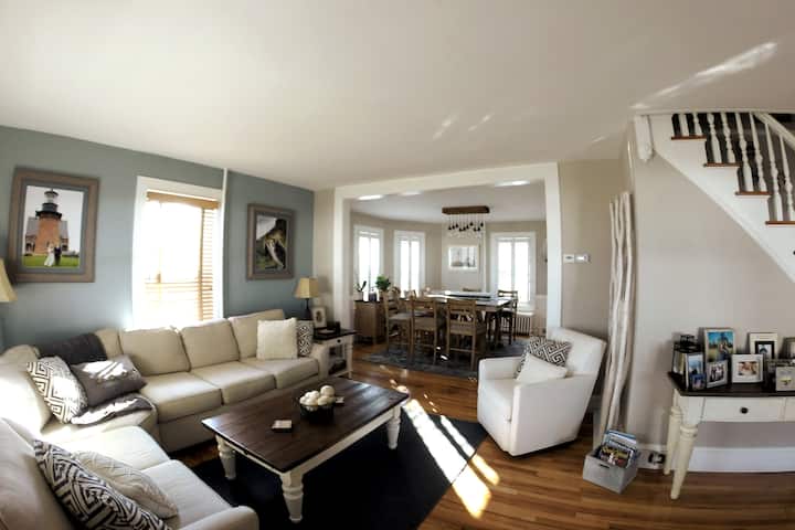 Private Waterfront Home On Narragansett Bay! - Bristol, RI