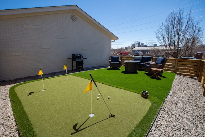 Hole In One Hideaway | Golf House W/ Putting Green - Denver, CO