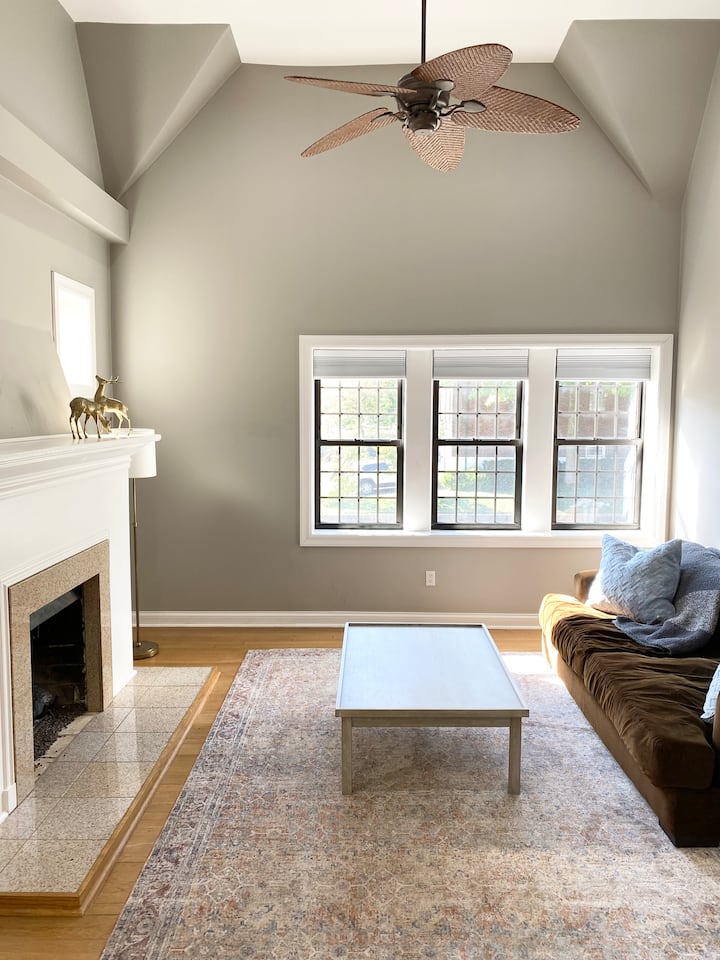 Clayton Condo | Walk To The Ritz Carlton - Kirkwood, MO