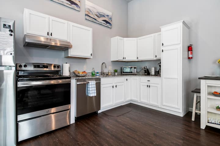 Convenient Cottage, Moments To Trails And Campus! - Fayetteville, AR