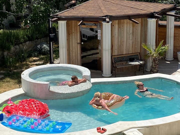 Villa Agata Rab - 5 Bedrooms, Pool & Sauna - Rab