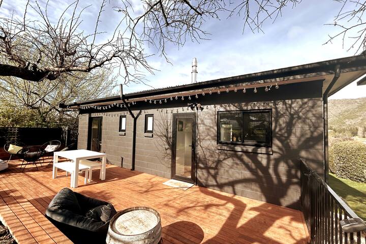 Fantastic Location With Stylish Decor - Clyde