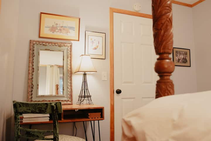 Vintage Retreat Near Charis Bible College - Woodland Park, CO