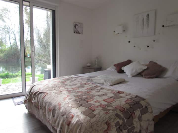 Location De Chambres Dans Maison Au Bord De L'eau - Charente