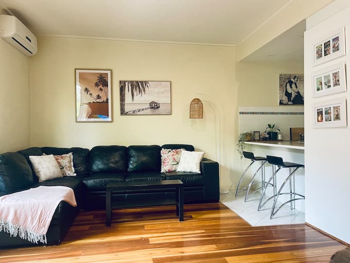 Secure, Spacious 2br With Parking Among The Action - 세인트 킬다
