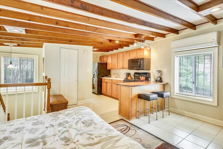 Carriage House Studio - Bethesda, MD
