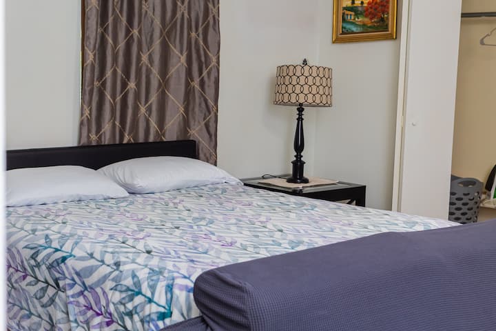 Cleanest Airbnb 5 Minutes Away From Mia Airport! - Miami, FL