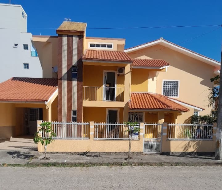 Casa Para 10 Hóspedes , Excelente Localização. - Governador Celso Ramos