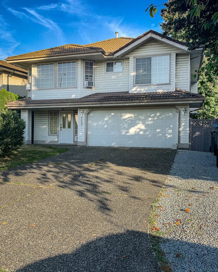 Well Maintained Fully Furnished Three Bedroom - Coquitlam