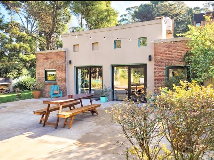 "El Disfrute" , A House In The Wood - Mar del Plata