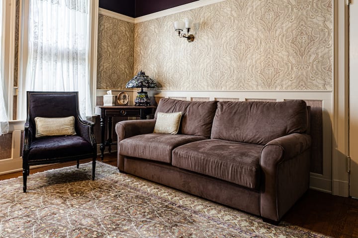 Letitia's Suite - Vrooman Mansion - Bloomington, IL