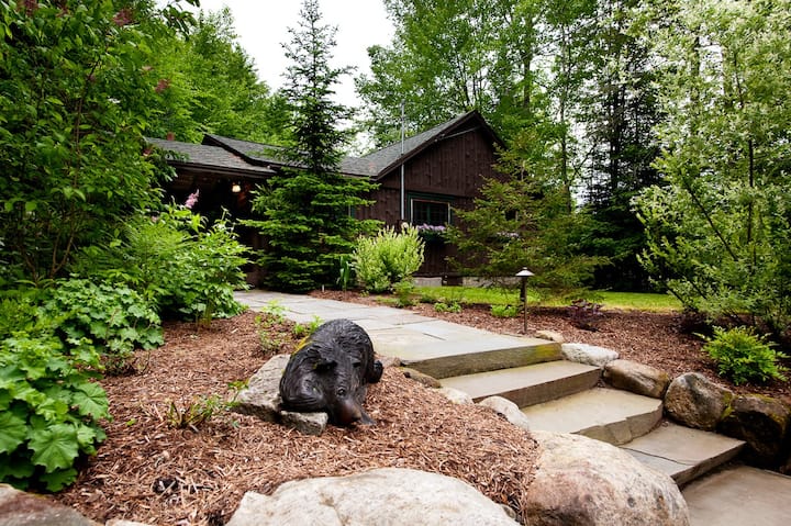 The Bear Den Lake Placid Classic Adirondack Cabin - Lake Placid, NY