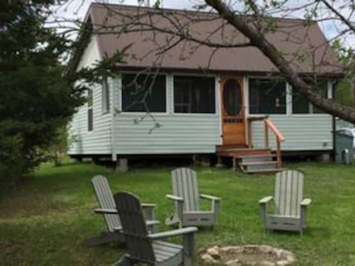 Cute Cottage On Dog Lake Close To Kingston - Kingston, Canada