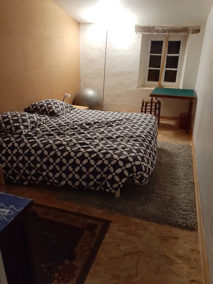 Chambre Sous Comble à 50m Des Remparts - Surgères