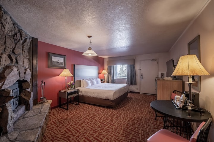 King Fireplace Room - Wyoming