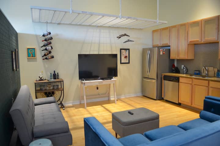Hip East-side Austin - Turn-key Loft Condo - Austin, TX