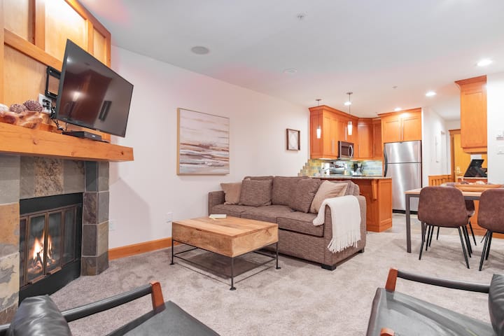 Updated 2bdr, Steps To Blackcomb, Free Parking - Whistler Blackcomb