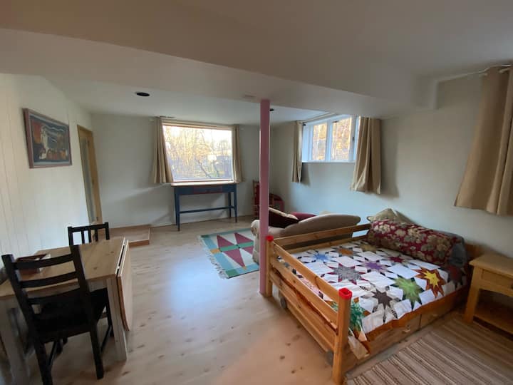 Comfortable Space Next To Lake Roland - Towson, MD