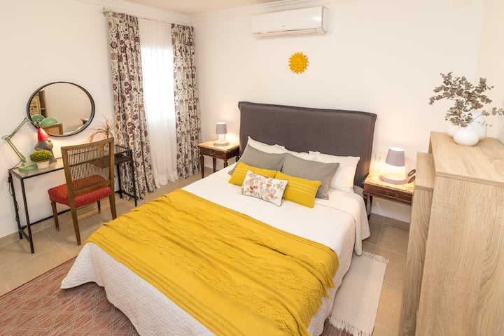 Spacious Central Apartment - Plaza De La Merced - Málaga