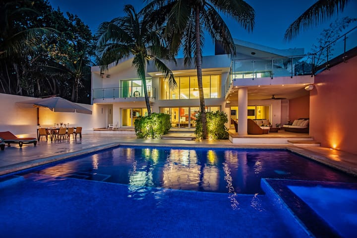 Villa Rosmar Luxury Beachfront House - Cozumel