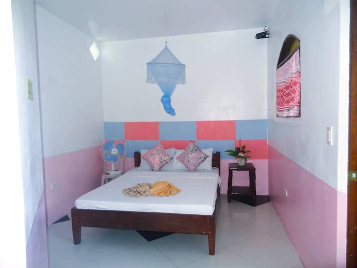 Franswa Inn-electrifan Only -Small Patio -R2 - El Nido