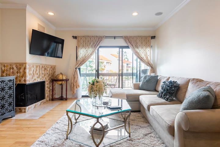 Stylish 2br Retreat - Ideal For Extended Stays - Los Angeles, CA