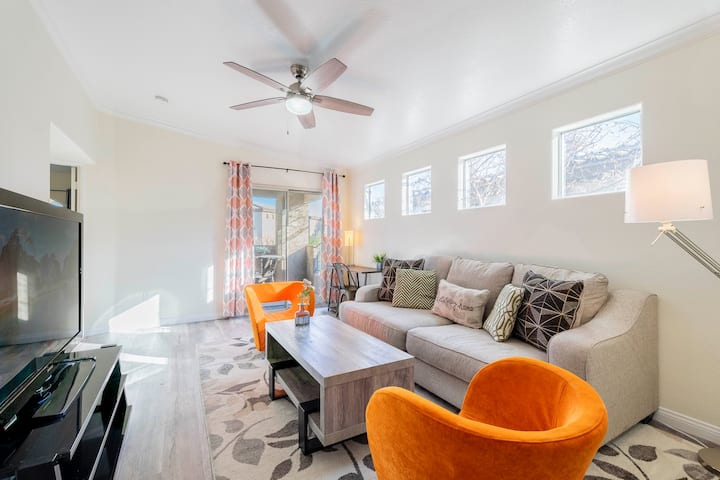 Dailuaine's Den *Rare Find Book Now - Las Vegas, NV