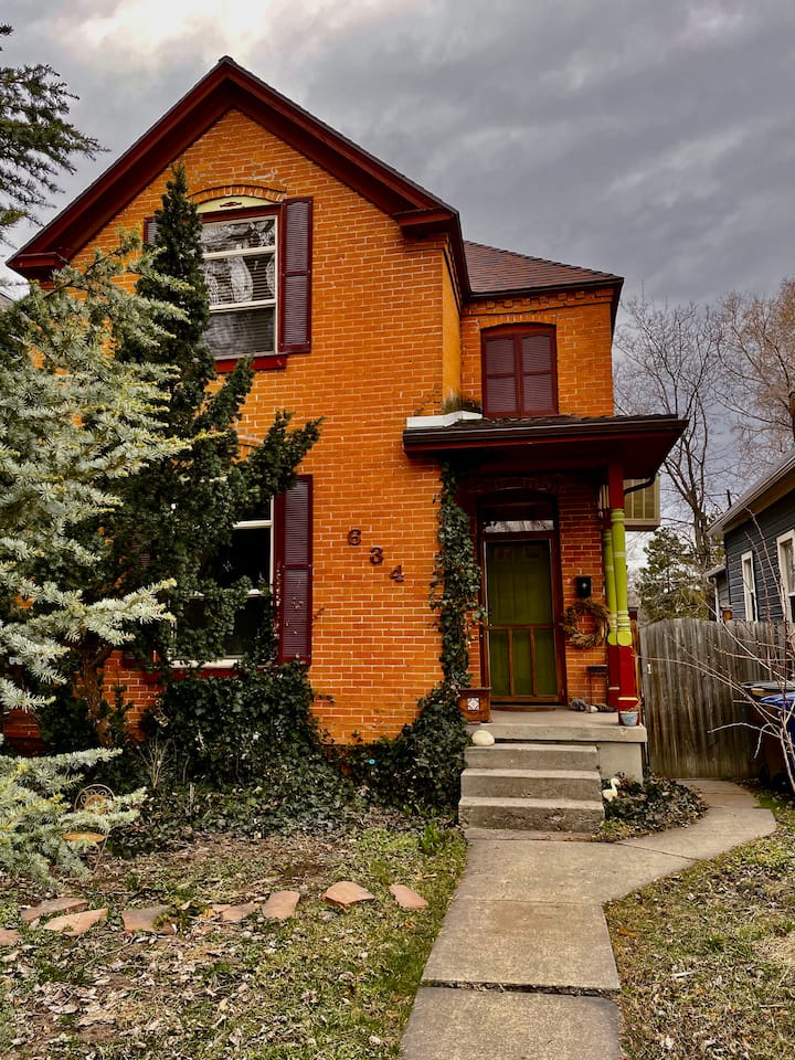 Comfy Artist Home In Downtown Salt Lake City - Salt Lake City, UT