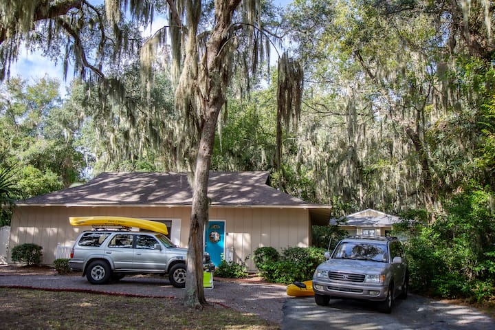 Ssi Getaway Cottage Under The Oaks - St Simons Island, GA, US