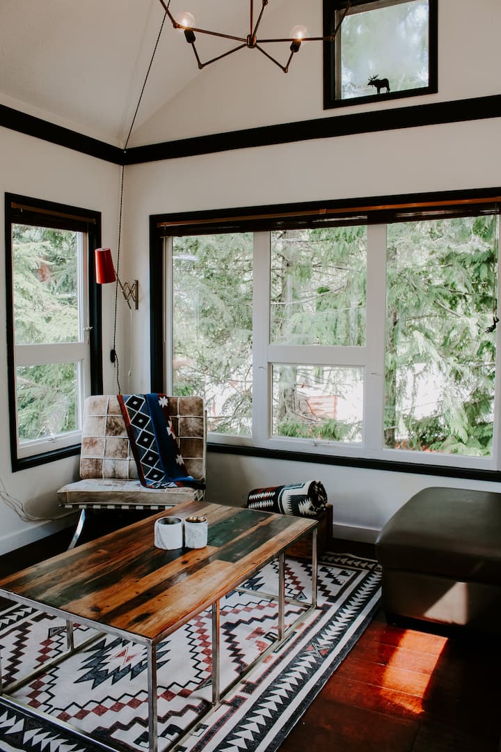 Treetop Retreat- Private Deck W/ Incredible Views - Whistler