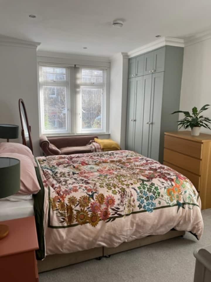 Colourful London Living In Wandsworth - London