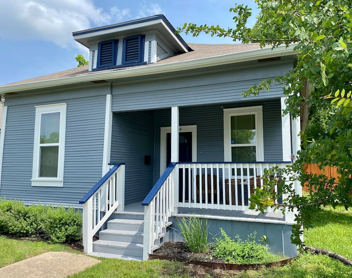 Houses Sing & Sleep - Downtown Taylor - Taylor, TX