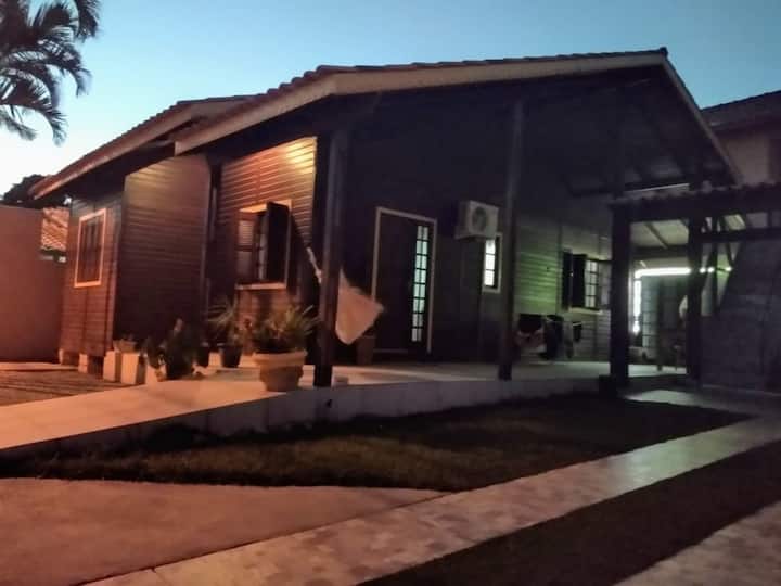 Casa Em Floripa C Piscina E 3 Quartos De Casal - Florianópolis