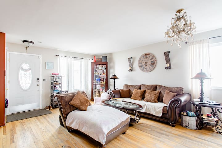 Hello Traveling Nurse/doctor No Cleaning Fees —-Q - Staten Island