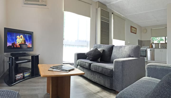 Modern 2 Bedroom - Central, Convenient & Cosy - Australia