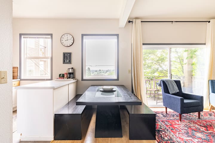 Capitol Hill 2 Bedroom #1 W/ Parking Spot - Seattle, WA