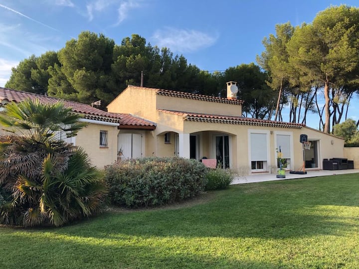 Belle Villa Avec Piscine Et Jardin Paysagé - Velaux
