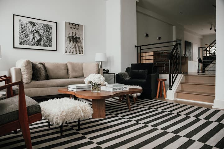 Trendy, Modern, & Comfy Home W/roofdeck + Backyard - Philadelphia, PA
