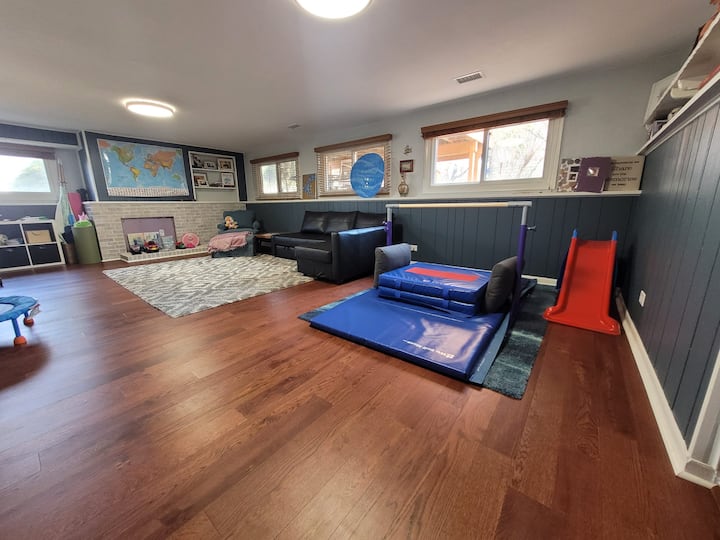 Bright Family Friendly Private Room, Bath+deck - Bolingbrook, IL