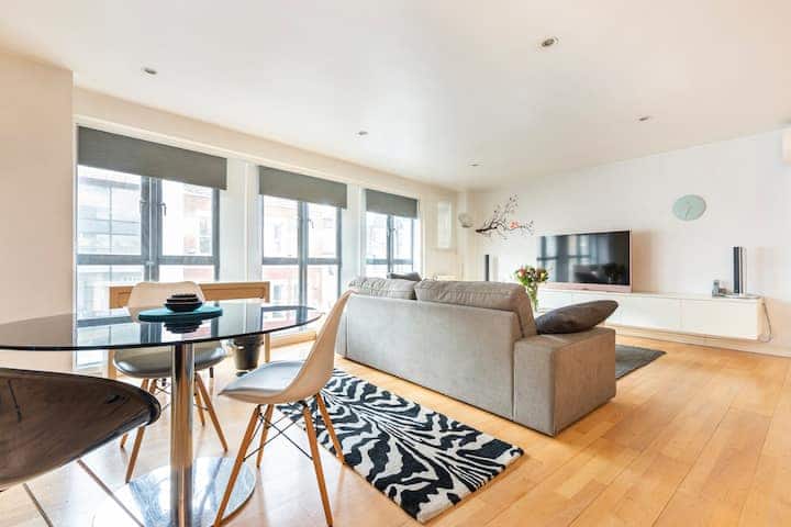Large One Bedroom Apartment By Hoxton Square - Central London
