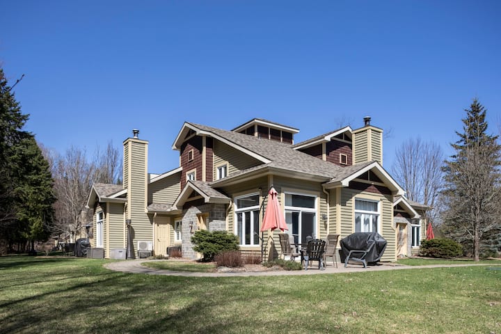 Mont Tremblant Townhouse "Le Coyote" - モントランブラン