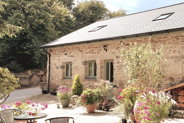 Wesley House Holidays -'QUIRKY COTTAGE' in 4 acres - Cottages for Rent ...