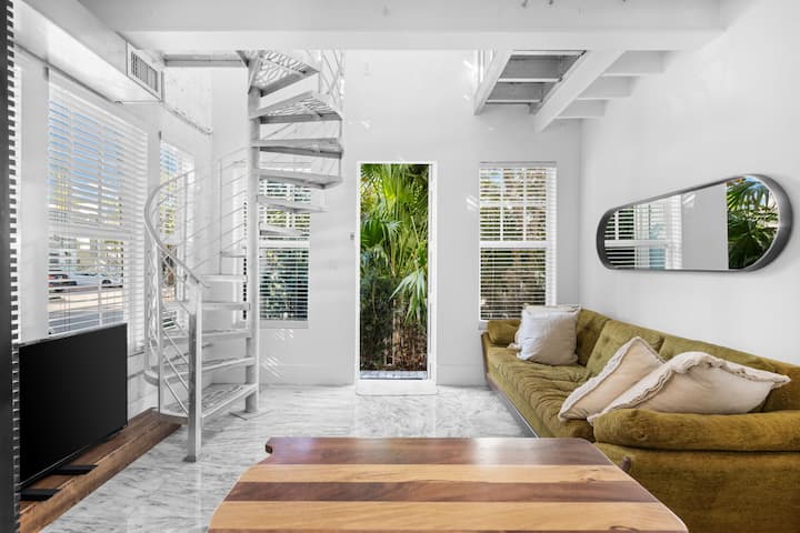 Loft Apt In Ultra Chic Area Of South Beach - Miami Beach, FL