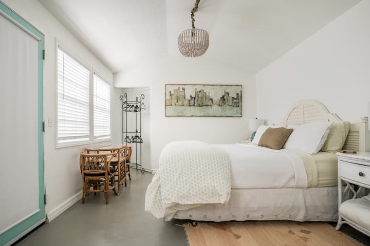 Cozy North Pacific Beach Cottage 3 Blocks To Beach - San Diego, CA