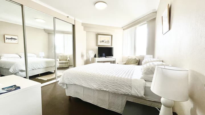 Peaceful Suite Overlooking Parramatta River & City - Parramatta