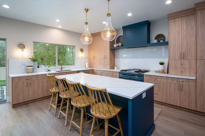 Central Wasatch Valley Luxury Home 4 Bd; 4 Bath - Layton, UT