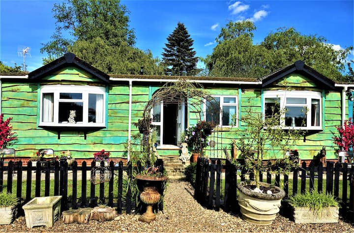 Lakeland Lodge With Private Hot Tub On Fishery - Maldon