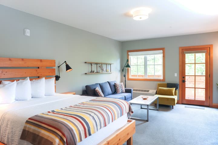Studio #2 @ The Suites On Main - Leavenworth, WA