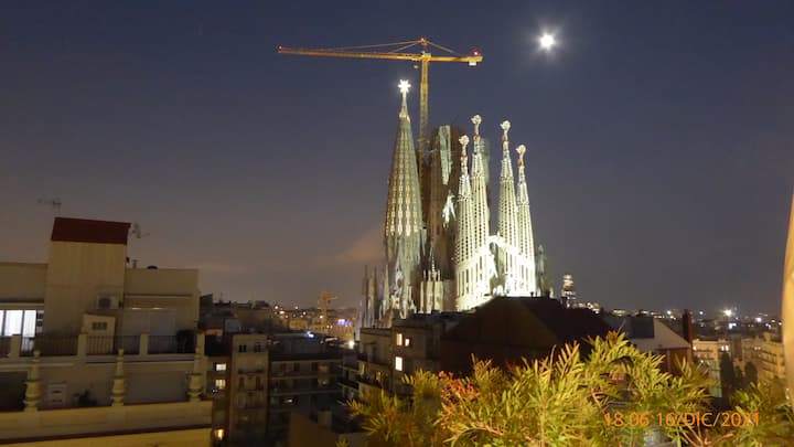 Estudio / Terraza P3 (S. Familia) Mínimo 32 Noches - Barcelona